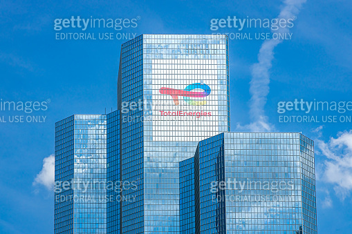 Top pf the Tour Total Energies headquarters tower in Paris 이미지 ...