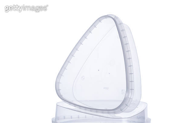transparent plastic triangular container with transparent lid - 500 ml ...