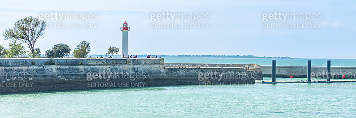 Lighthouse and fortified entrance of the port of Saint-Martin-de-Ré ...