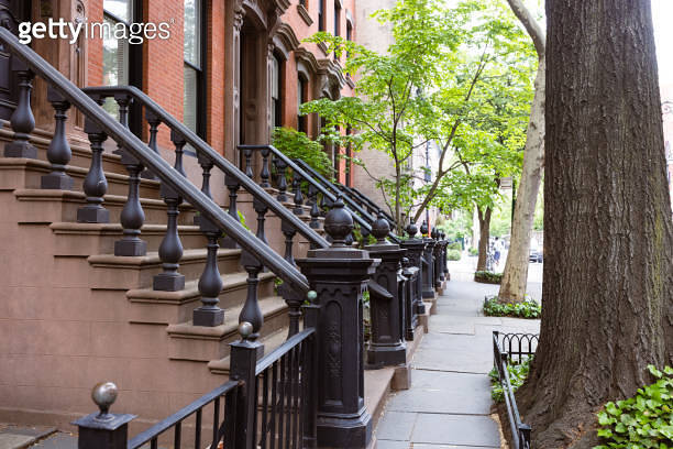 Characteristic historic West Village front stoop buildings 이미지 ...