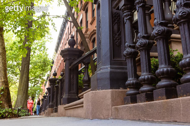 Characteristic historic West Village front stoop buildings 이미지 ...