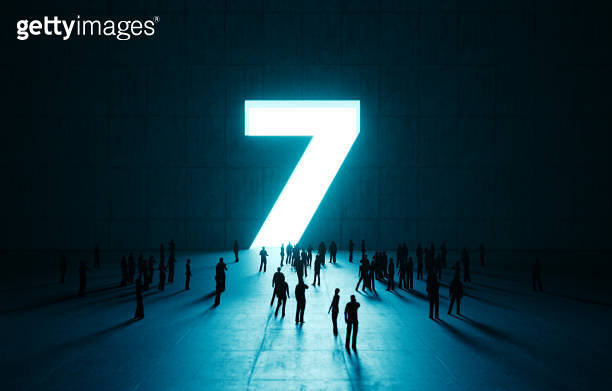 Human Crowd Waiting Before Glowing Number Seven 이미지 (1473452845) - 게티이미지뱅크