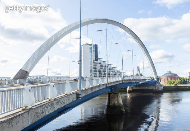 Clyde bridge at clyde river of glasgow scotland england UK 이미지 ...