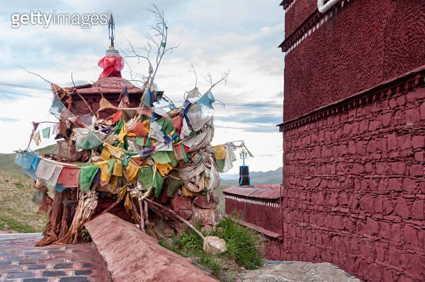 The beautiful Samding Monastery on Yamdrok Lake, Nangartse - Tibet 이미지 ...