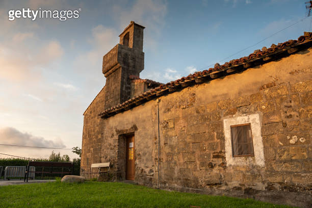 Elcano (in Basque: Elkano) is a town belonging to the municipalities of ...