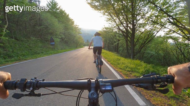 First person perspective following male biker ahead 이미지 (1490241062 ...