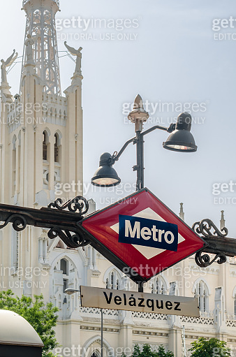 Madrid Metro sign at Velazquez subway station 이미지 (1449211420) - 게티이미지뱅크