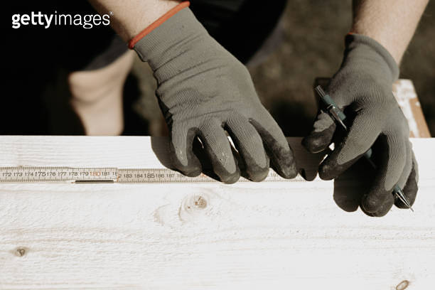 Person measuring timber for building a wooden object 이미지 (1755772676 ...