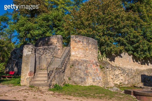 Landskron castle ruins (1785897310) - 게티이미지뱅크