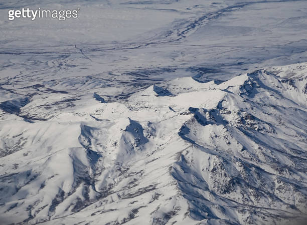 Aerial view of Northern Nevada mountain ranges in winter. 이미지 ...