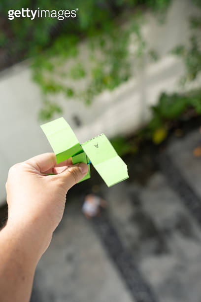 a custom made helicopter paper for kids to play 이미지 (1493049711) - 게티이미지뱅크