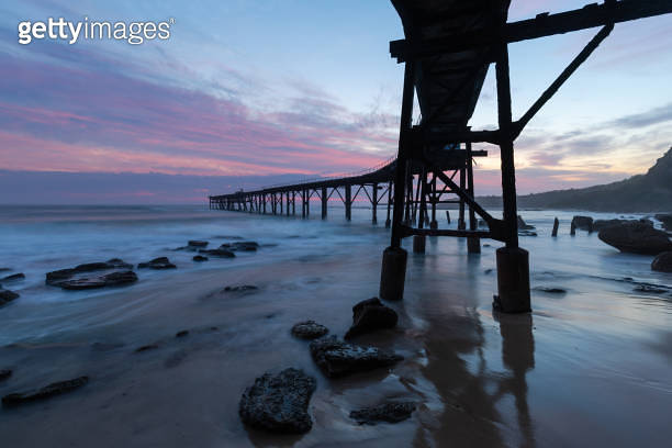 Dawn at Catherine Hill Bay Pier 이미지 (1768706714) - 게티이미지뱅크