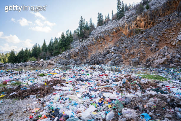 Garbage mess in the Mountain Forest 이미지 (1874626594) - 게티이미지뱅크