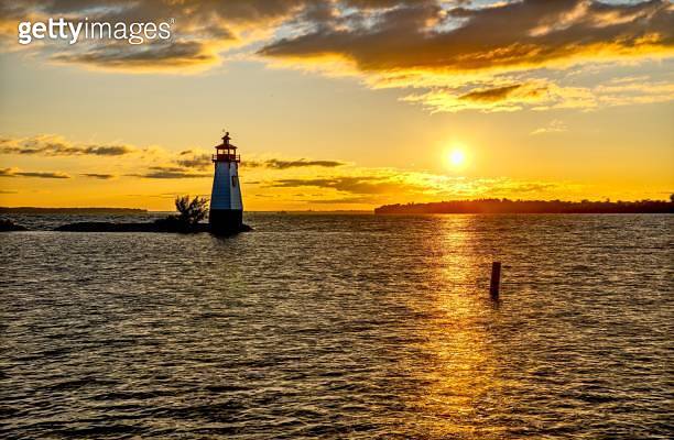 sunriseSunrise at Jackson's Point Lighthouse, Harbour and Marina 이미지 ...