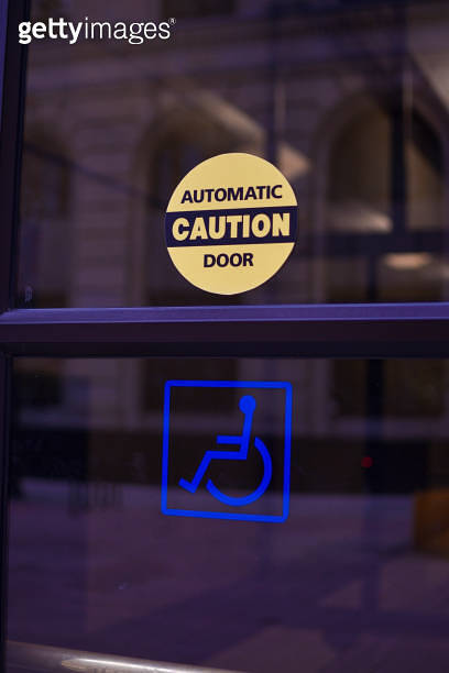 Automatic door sign & accessibility sign 이미지 (1656119608) - 게티이미지뱅크