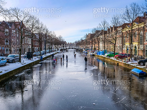 Winter in the city of Leiden, the Netherlands (1777599601) - 게티이미지뱅크