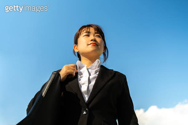 A dashing woman in a suit 이미지 (1783430256) - 게티이미지뱅크