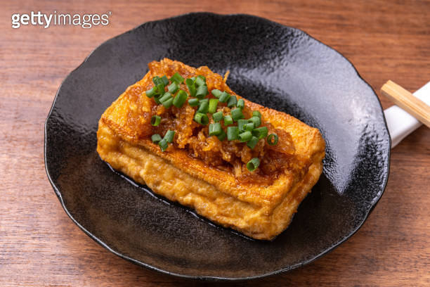 Deep fried steak with grated daikon radish 이미지 (1646613606) - 게티이미지뱅크