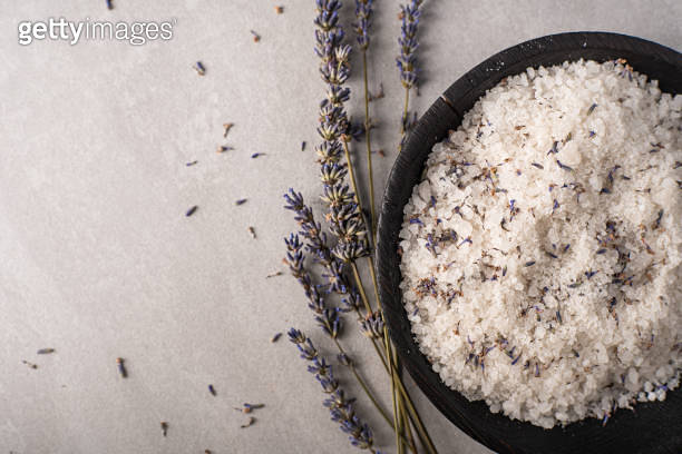 Lavender Salt for cooking. Lavander salt with dried lavender flowers ...