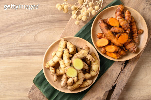 Fresh turmeric white and yellow color, Spice in Asian cuisine 이미지 ...