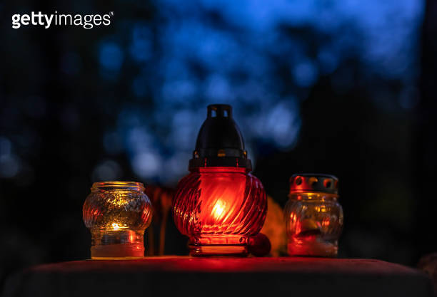 Candle in lampion on graveyard in cemetery at night 이미지 (1806373671 ...