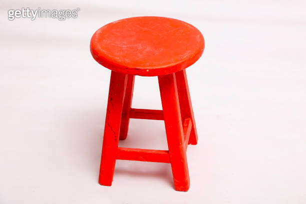 Red colored stool on white background 이미지 (1739252565) - 게티이미지뱅크