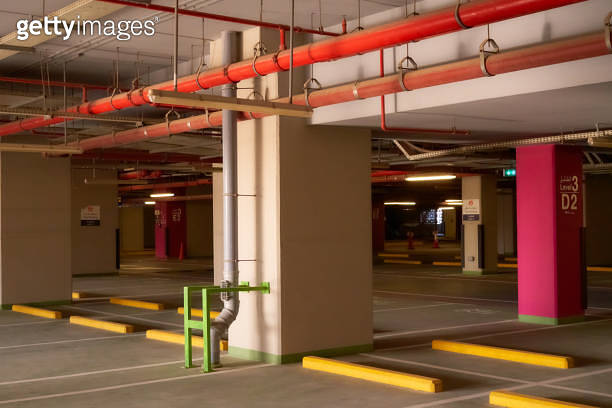 interior of underground parking in a high-rise building 이미지 (1804470382 ...