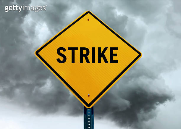 Strike warning sign 이미지 (1554893827) - 게티이미지뱅크
