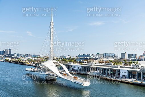 Scenery of the Great Harbor Bridge in the port of Kaohsiung, Taiwan ...