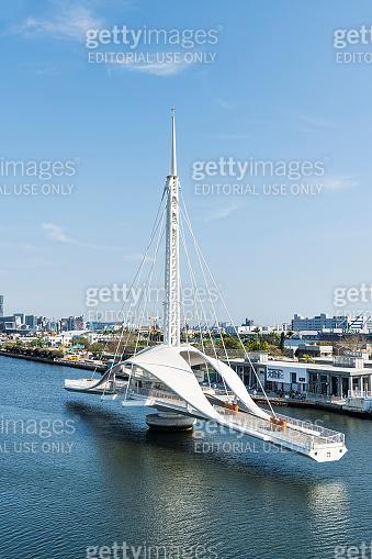 The Dagang Bridge in the port of Kaohsiung, Taiwan. (1481632440) - 게티이미지뱅크