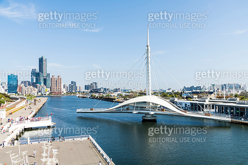 Scenery of the Great Harbor Bridge in the port of Kaohsiung, Taiwan ...