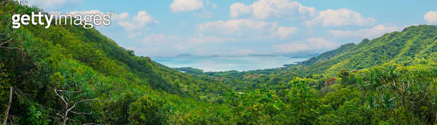 Panorama of Ka'a'awa Valley on Oahu's windward coast in Hawaii 이미지 ...