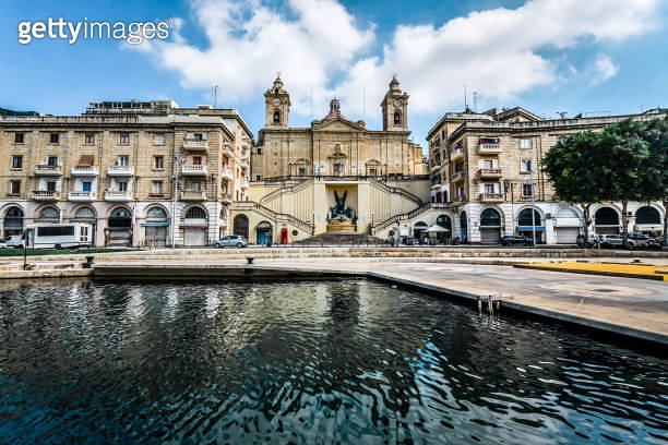 Harbor And Bormla War Memorial in Cospicua, Malta 이미지 (1783871011) - 게티 ...