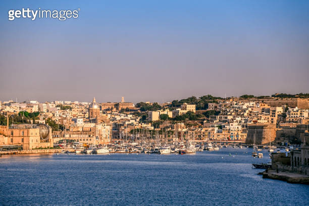 Wide Angle View Of Majestic Old Harbor of Valletta, Malta 이미지 ...