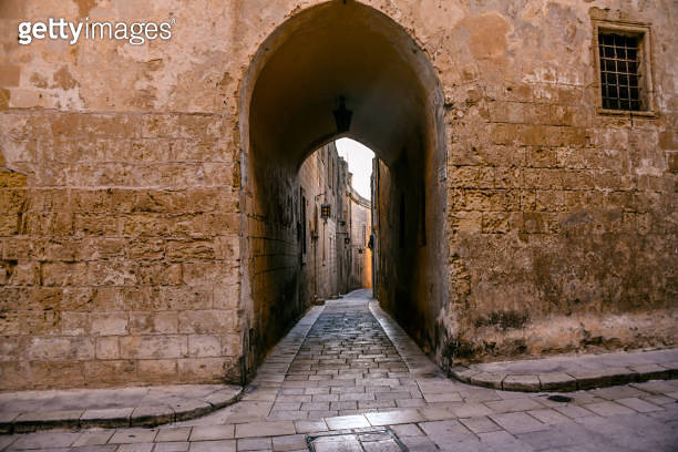 Archway Connecting Alleys In Old Town Mdina, Malta (1857716295) - 게티이미지뱅크