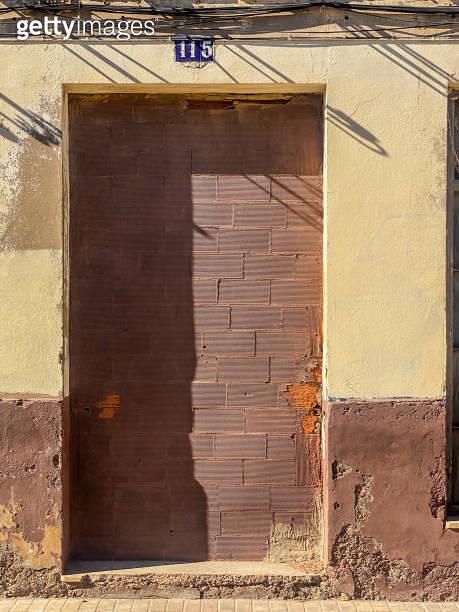 Blocked building entrance 이미지 (1465558150) - 게티이미지뱅크