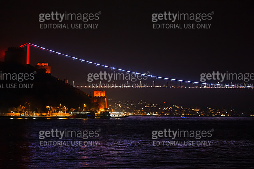 Fatih Sultan Mehmet Bridge, Rumeli Fortress, at night (1686119709) - 게티 ...