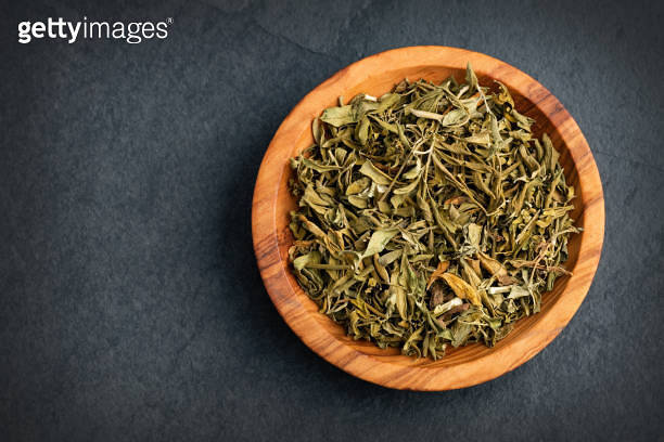 Dried rue leaves in the spoon - Ruta graveolens (1676855087) - 게티이미지뱅크