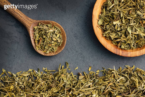 Dried rue leaves in the spoon - Ruta graveolens (1706756698) - 게티이미지뱅크