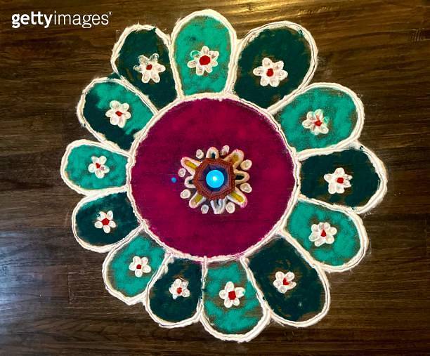Blue and green rangoli on wooden floor 이미지 (1846367844) - 게티이미지뱅크