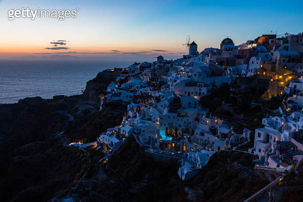 Superb sunset view, white townscape and windmill from Oia Castle in Oia ...