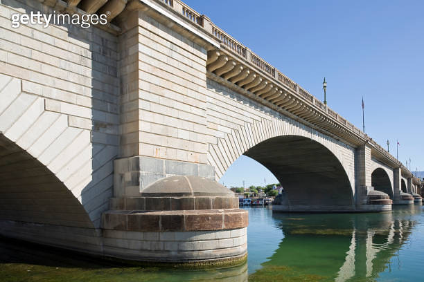 The famous London Bridge in Lake Havasu City - Built in London in the ...