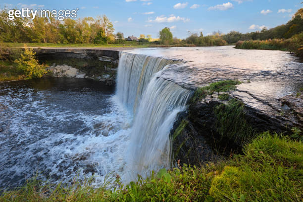 A small waterfall Jagala Juga in Estonia 이미지 (1765474473) - 게티이미지뱅크