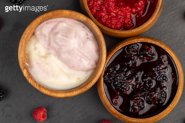 fresh yogurt with crushed juicy raspberries of red color 이미지 ...