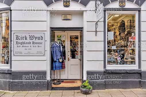 Historic golf shops, restaurants and hotels along the streets of St ...