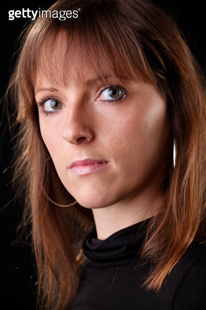 Low Key Lit Portrait of a Woman 이미지 (1835227631) - 게티이미지뱅크