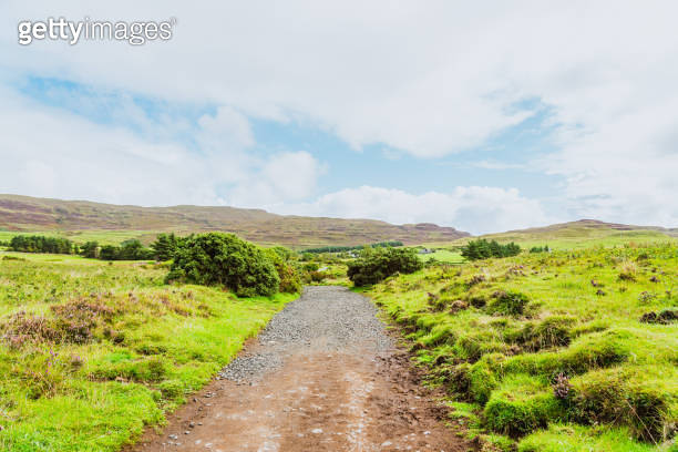 Path to the Coral Beach (Isle of Skye, Scotland) on a sunny day 이미지 ...