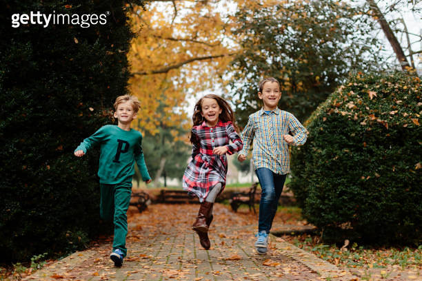 Group of cheerful children having fun running in the park 이미지 ...