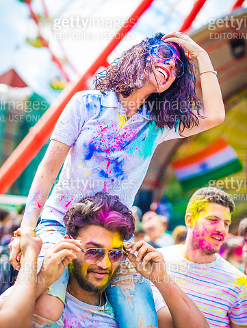 Holi color fest celebrating 이미지 (1618282374) - 게티이미지뱅크