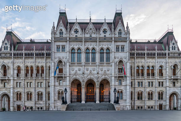 Iconic Budapest Parliament Building 이미지 (1494646102) - 게티이미지뱅크